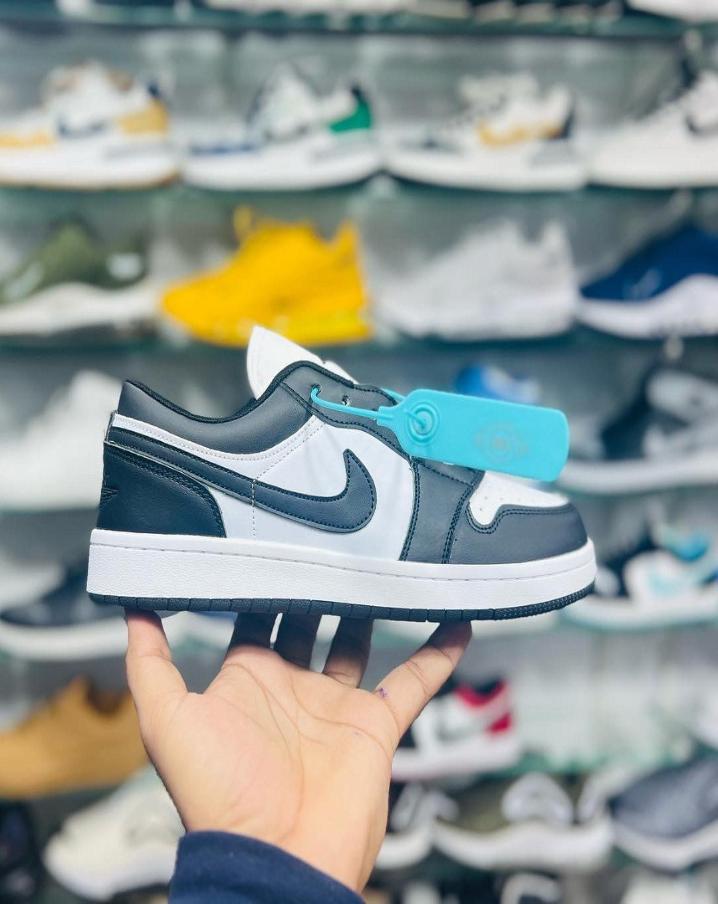 The Shoes Bar